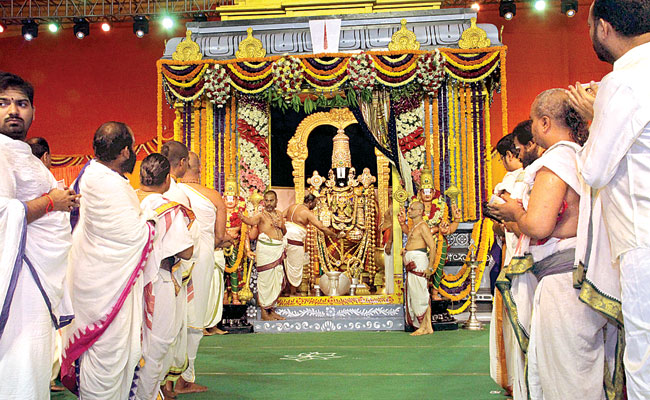 Tirumala: శ్రీ వేంకటేశ్వర స్వామివారి మేల్కొలుపు ఇలా... | Tirumala ...
