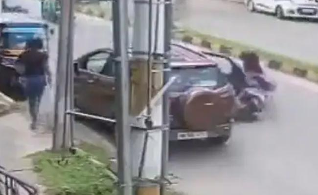Bangalore Accident: Woman Rider Run Over After Hit By Car Door Video ...