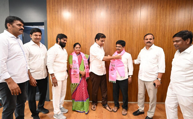 Nalgonda Congress Leader Palle Ravi Kumar Joins In TRS Party, Details ...