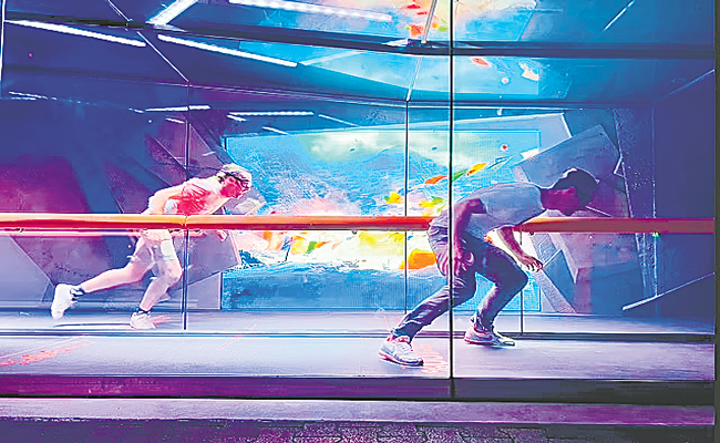 గంటకు 160 కి.మీ వేగంతో ప్రచండ తుపాను గాలులు.. సరదాగా ఎదురెళ్తారా ...