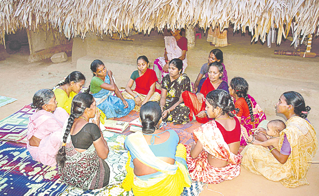 గ్రామ స్వరాజ్యం.. మహిళలకే పెద్దపీట.. రాష్ట్రంలో 4,30,684 సంఘాలు | Telangana Government ...