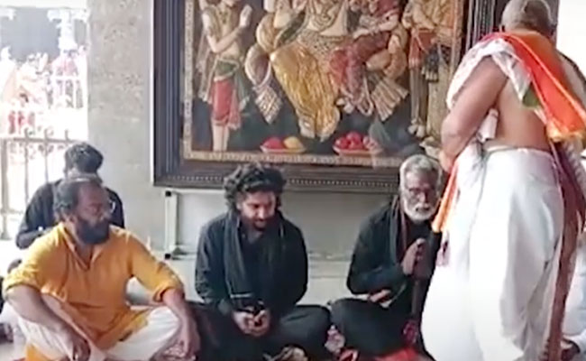 Hero Nani Visits Yadadri Lakshmi Narasimha Swamy Temple - Sakshi