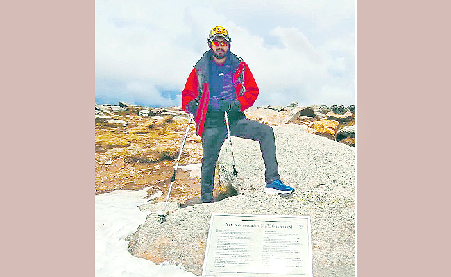 Mountaineer Umesh Achanta Climbed Australia's 'Mount Kosciuszko' - Sakshi