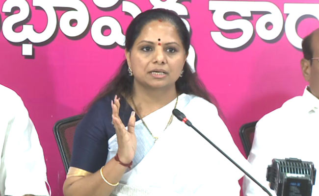 MLC Kavitha serious warning to MP Dharmapuri Arvind- Sakshi