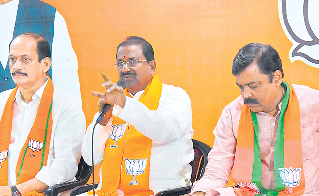 చంద్రబాబు ఎంగిలి కాఫీలు తాగే రకం! | BJP AP State Chief Somu Veerraju Slams Chandrababu Naidu ...