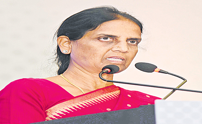 ప్రతి విద్యార్థికీ ఉపాధి లభించాలి | Minister Sabitha Indra Reddy To ...