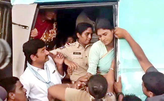 YSRTP President YS Sharmila Detained By Telangana Police - Sakshi