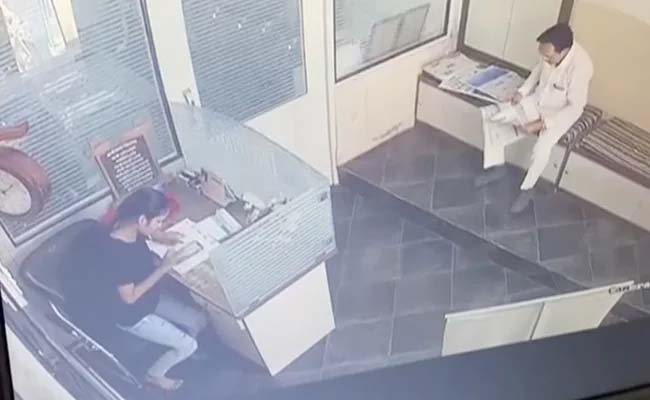 Shocking: Rajasthan Businessman Collapsed And Died At Clinic While ...