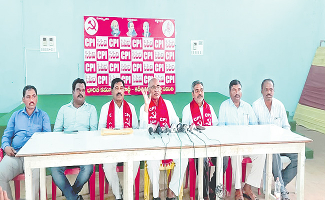 బీజేపీ కక్ష సాధింపు చర్యలను మానుకోవాలి: చాడ | CPI Leader Chada Venkat ...