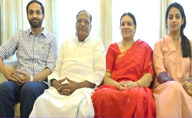 టీఆర్‌ఎస్‌లో వారసుల హవా: మా వాడు వస్తున్నాడు.. దీవించండి! | TRS MLC Gutha Sukender Reddy Trying ...