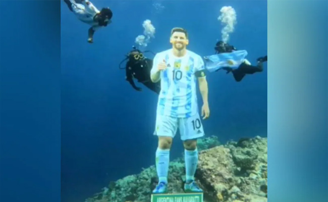 Kerala Football Fans Place Messi Cutout Under The Sea - Sakshi