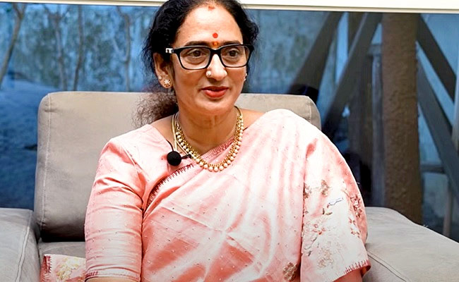 Krishnam Raju Wife Shyamala Devi Tributes to Kaikala Satyanarayana ...