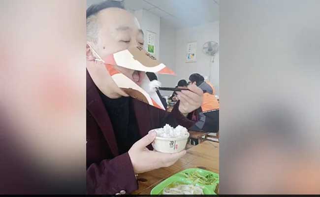 Man Uses Beak-Shaped Face Mask for Eating Video Goes Viral - Sakshi