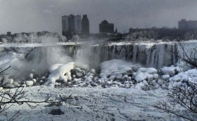 Bomb Cyclone turned Niagara Falls into Icy Winter Wonderland - Sakshi