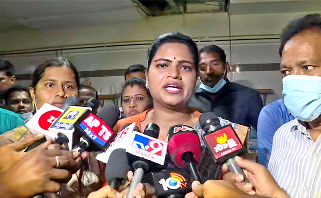 Health Minister Vidadala Rajini Fires On Chandrababu Over Guntur Stampede - Sakshi