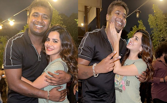 Ashu Reddy Congrats To Rahul Sipligunj For Naatu Naatu Song Won Golden Globe Award - Sakshi