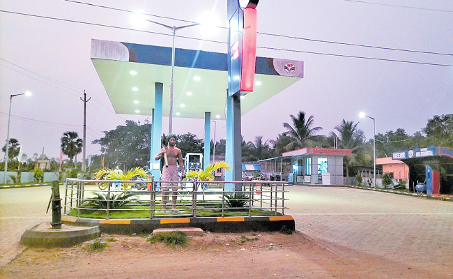 HPCL partnership, PACS starts petrol bunk as pilot project - Sakshi