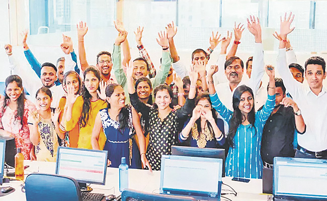 Fresh Formal Job Creation Stays Below 1 Million In November - Sakshi