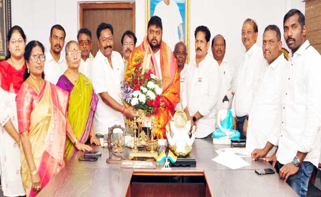 విశాఖ డెయిరీ చైర్మన్‌గా ఆడారి ఆనంద్‌కుమార్‌ | Adari Anandkumar Takes ...