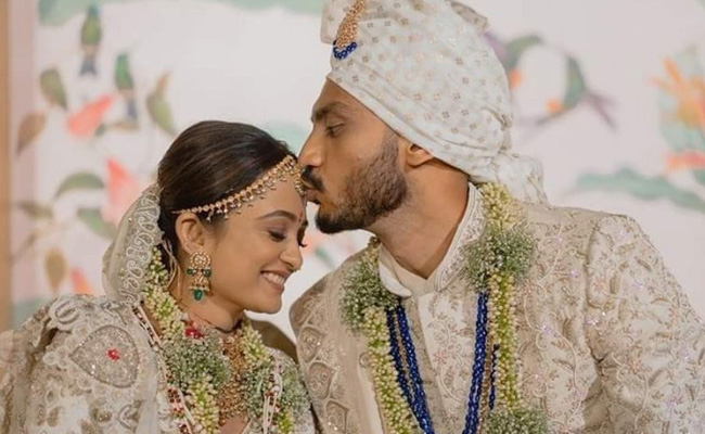 Axar Patel Married to Meha Patel in Vadodara, Pics Goes Viral - Sakshi