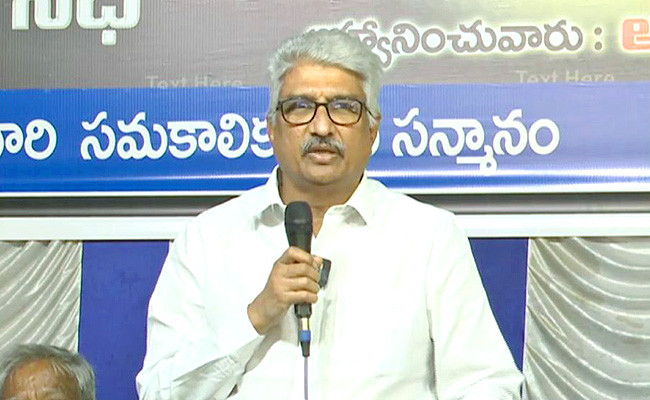 Devulapalli Amar Fires on Ramoji Rao | Eenadu Fake News - Sakshi