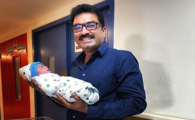 తండ్రిగా ప్రమోషన్‌ పొందిన తెలుగు సినీ రచయిత, ఫోటో వైరల్‌ | Writer Gopi ...