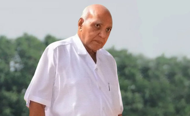 Article on Eenadu Ramoji Rao's Baner Story - Sakshi