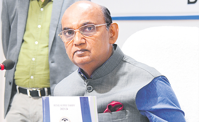 విద్యుత్‌ భారం లేనట్లే.. పెరగని గృహ వినియోగ ఛార్జీలు | APERC Chairman Justice CV Nagarjuna Reddy ...