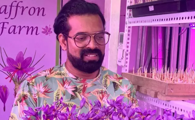 Shailesh Modak Quit His Software Job To Grow Saffron - Sakshi Shailesh Modak Quit His Software Job To Grow Saffron - Sakshi