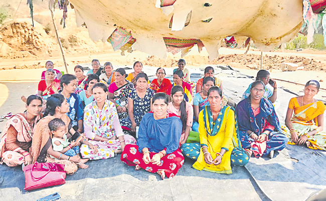 ఆడబిడ్డల గోడు పట్టదా? | Gouravelli oustees on the edge as project nears ...