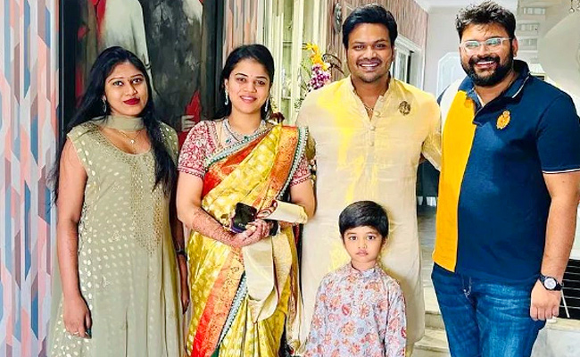 Manchu Manoj And His Wife Mounika Reddy First Photo After Marriage Goes ...