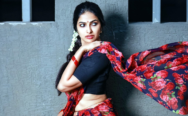 Bigg Boss Divi Vadthya Biography And Fim Career - Sakshi