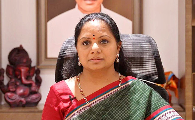 Avulsion Fracture To MLC Kavitha, Advised Bed Rest For 3 Weeks - Sakshi