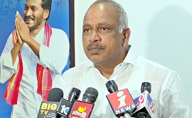 YSRCP MLC Lella Appireddy Political Counter Attack On TS Minister ...