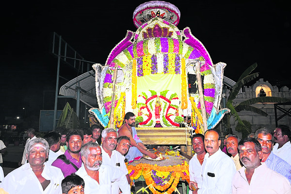 శోభాయమానం.. చందన స్వరూపం | - | Sakshi