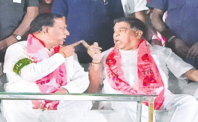 బీఆర్‌ఎస్‌లో రగులుతున్న అసమ్మతి.. మంత్రి వర్సెస్‌ మాజీ ఎమ్మెల్యే | BRS ...