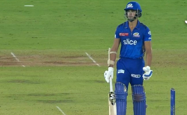 IPL 203, GT Vs MI: Arjun Tendulkar Hits His 1st Six In IPL Against ...