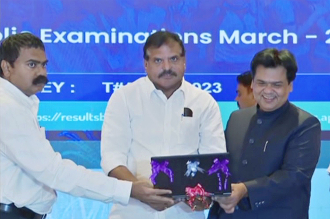 ఏపీ: పాఠ్యపుస్తకాల విషయంలో విద్యాశాఖ కొత్త విధానానికి బీజం | AP Govt ...