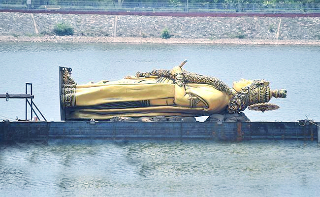 TS High Court Stays Unveiling Of NTR Statue In Khammam Till June 6 - Sakshi