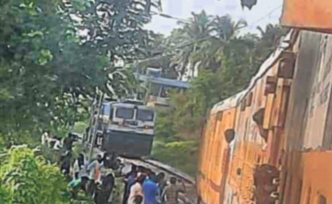 Karnataka: Talguppa Bengaluru Intercity SF Express Engine Moves Leaves ...