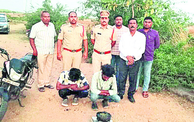 గంజాయి విక్రేతల అరెస్ట్‌ | - | Sakshi