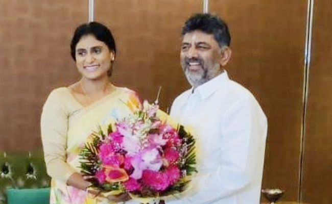 YS Sharmila meets Karnataka Deputy CM DK Shivakumar in Bengaluru - Sakshi