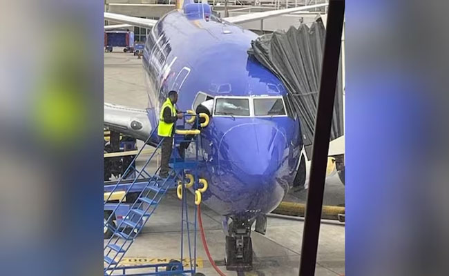 Southwest Airlines pilot climbs into cockpit window after being locked ...