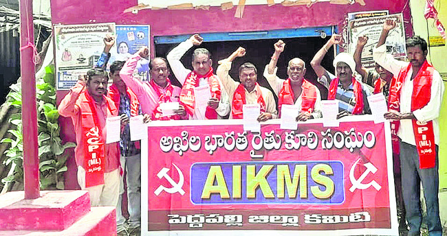 ముగిసిన ఆర్ట్‌ అండ్‌ క్రాఫ్ట్‌ కోచింగ్‌ | - | Sakshi