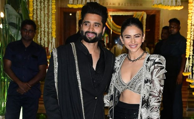 Rakul Preet Singh Spotted At Wedding Reception With Boy Friend Jackky ...