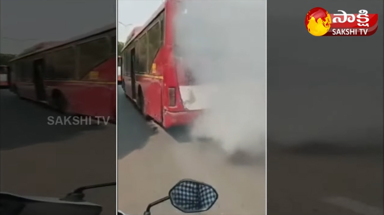 వింత బస్సు..చుట్టున్న వాహనాలను కప్పేసింది.. | Heavy Pollution By Rtc ...