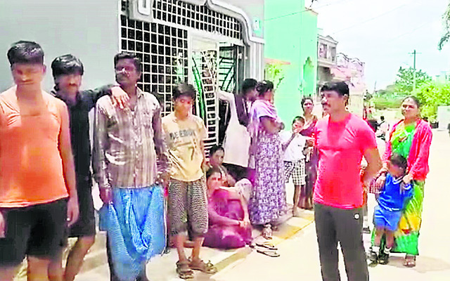 చీటింగ్‌..! | - | Sakshi