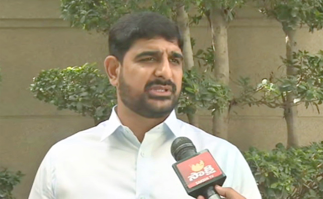 MLC Padi Kaushik Reddy Sensational Comments On Etela Rajender, Details Inside - Sakshi