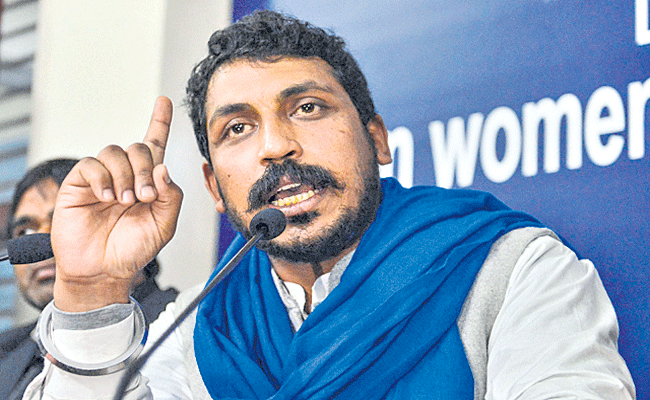 యూపీలో భీమ్‌ ఆర్మీ అధినేత చంద్రశేఖర్‌ ఆజాద్‌పై కాల్పులు | Bhim Army ...