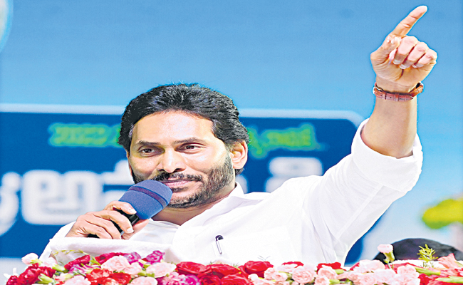 నమ్మించి ముంచడమే వారి నైజం | CM YS Jagan Fires On Chandrababu And Pawan ...